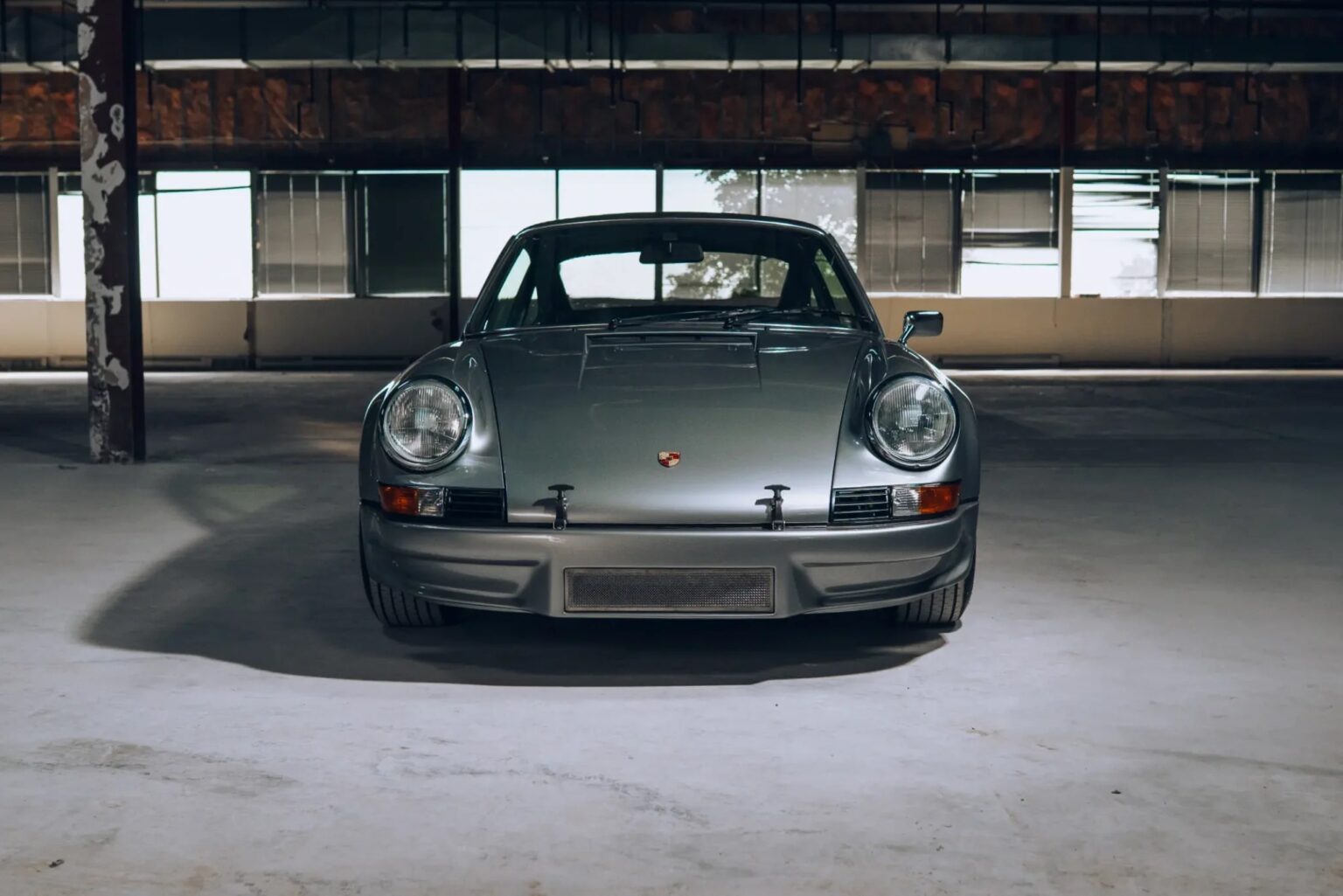 Joe Rogan predstavio svoj novi custom Porsche 911 ‘Silver 2’ – unikatna ...