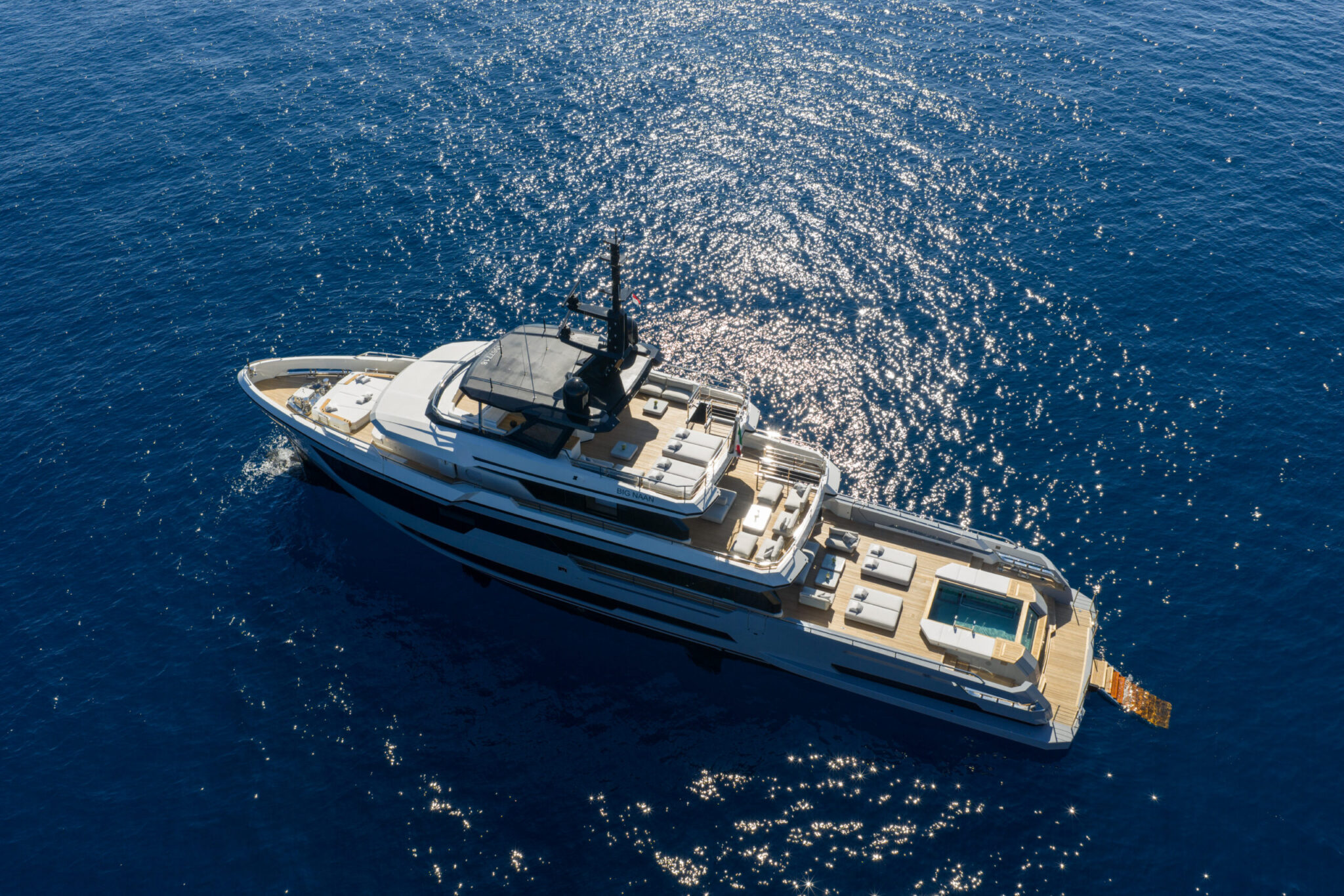 Columbus Yachts Crossover 42 m / M/Y Big Naan – redefinicija suvremenog ...